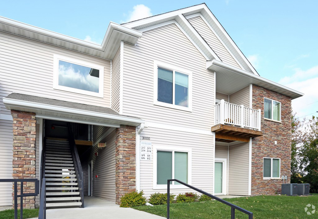 Adam Ridge - Des Moines - Silver Oak Condos